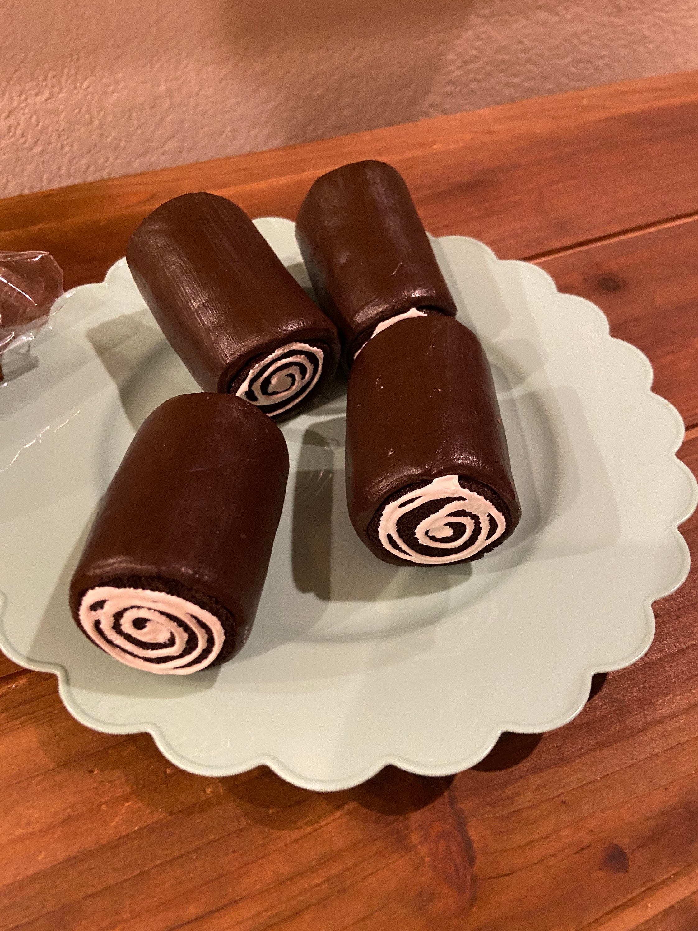 Ho Hos Vs Swiss Rolls