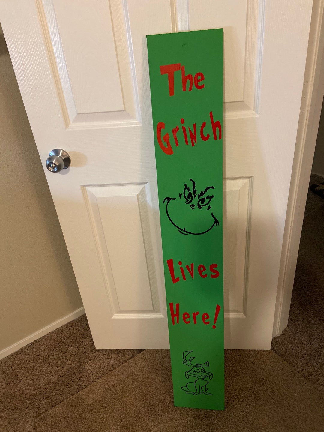 The Grinch Lives Here Outdoor Sign - Etsy