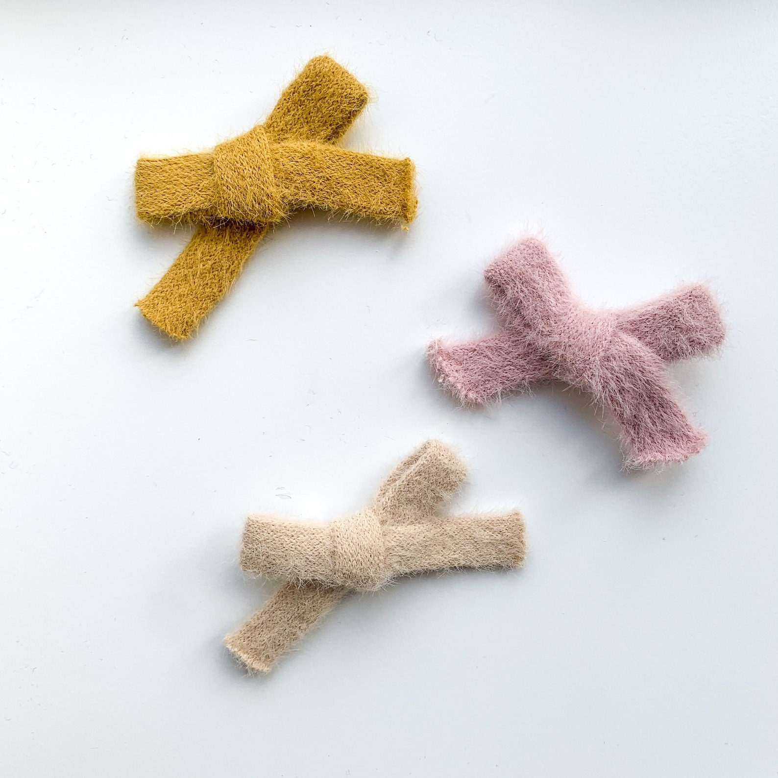 Small Fluffy Bows single - Etsy