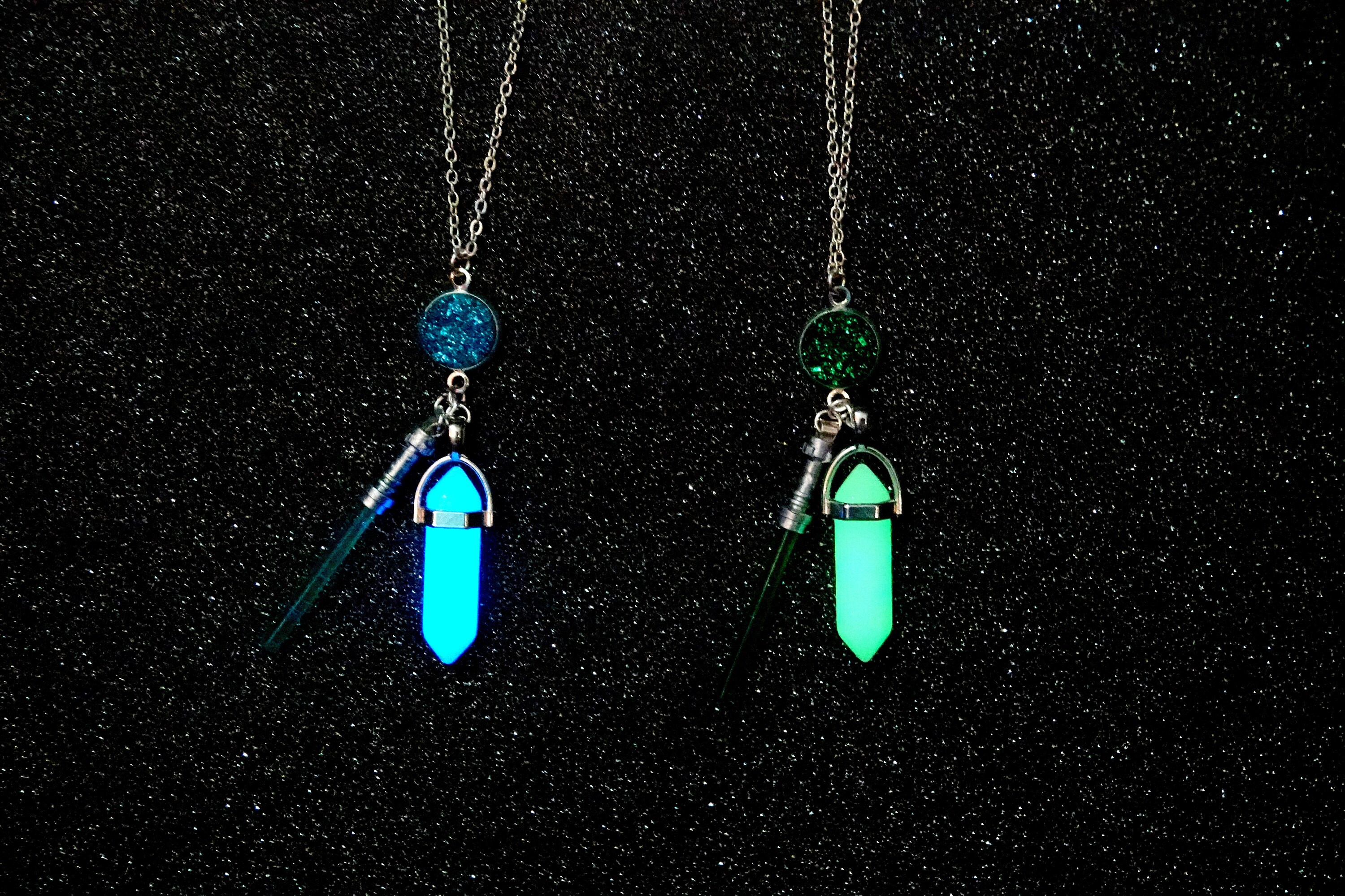 Star Wars Kyber Crystal Glow in Dark Necklace With Hand - Etsy UK