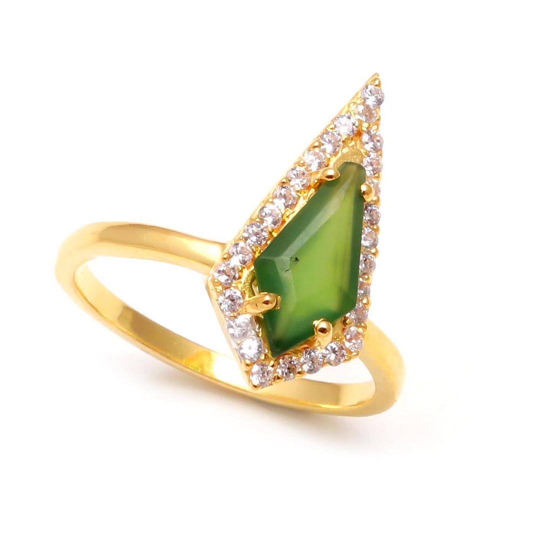 14K Gold Serpentine Kite Ring: Vintage Green Stone Statement Jewelry - Etsy