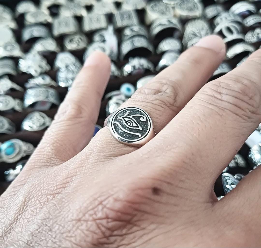 Eye of Ra Ring - Etsy