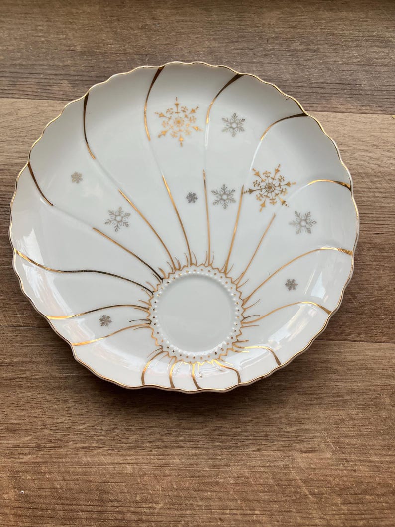 Platos vintage con forma de concha marina, ribete dorado de copos de ...