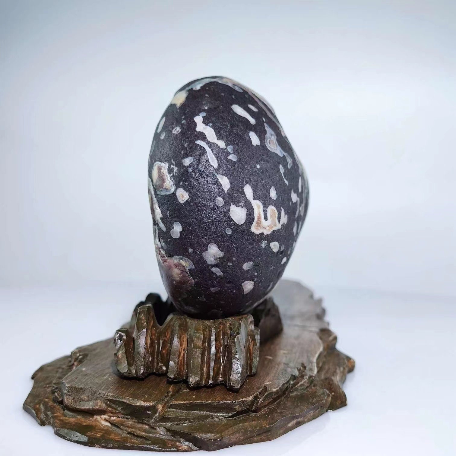 China Natural Stone Mountain Stones Bonsai Suiseki Qilian Color Stone ...