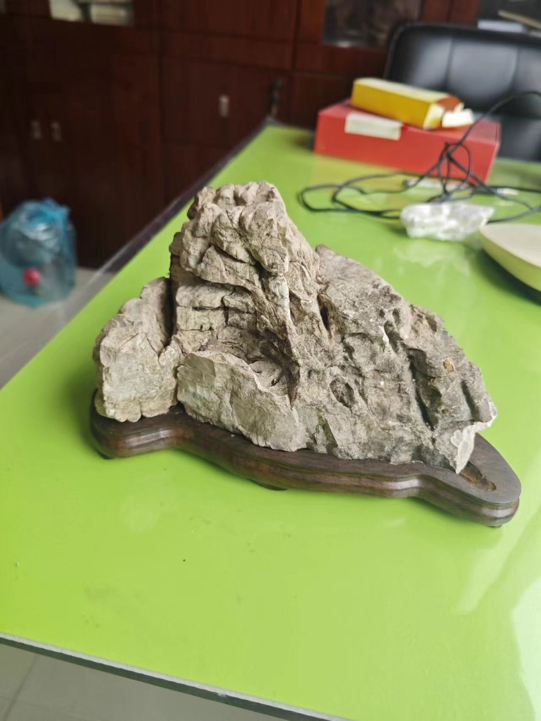China Natural Stone Mountain Stones Bonsai Suiseki Ying Stone 英石 092701 ...