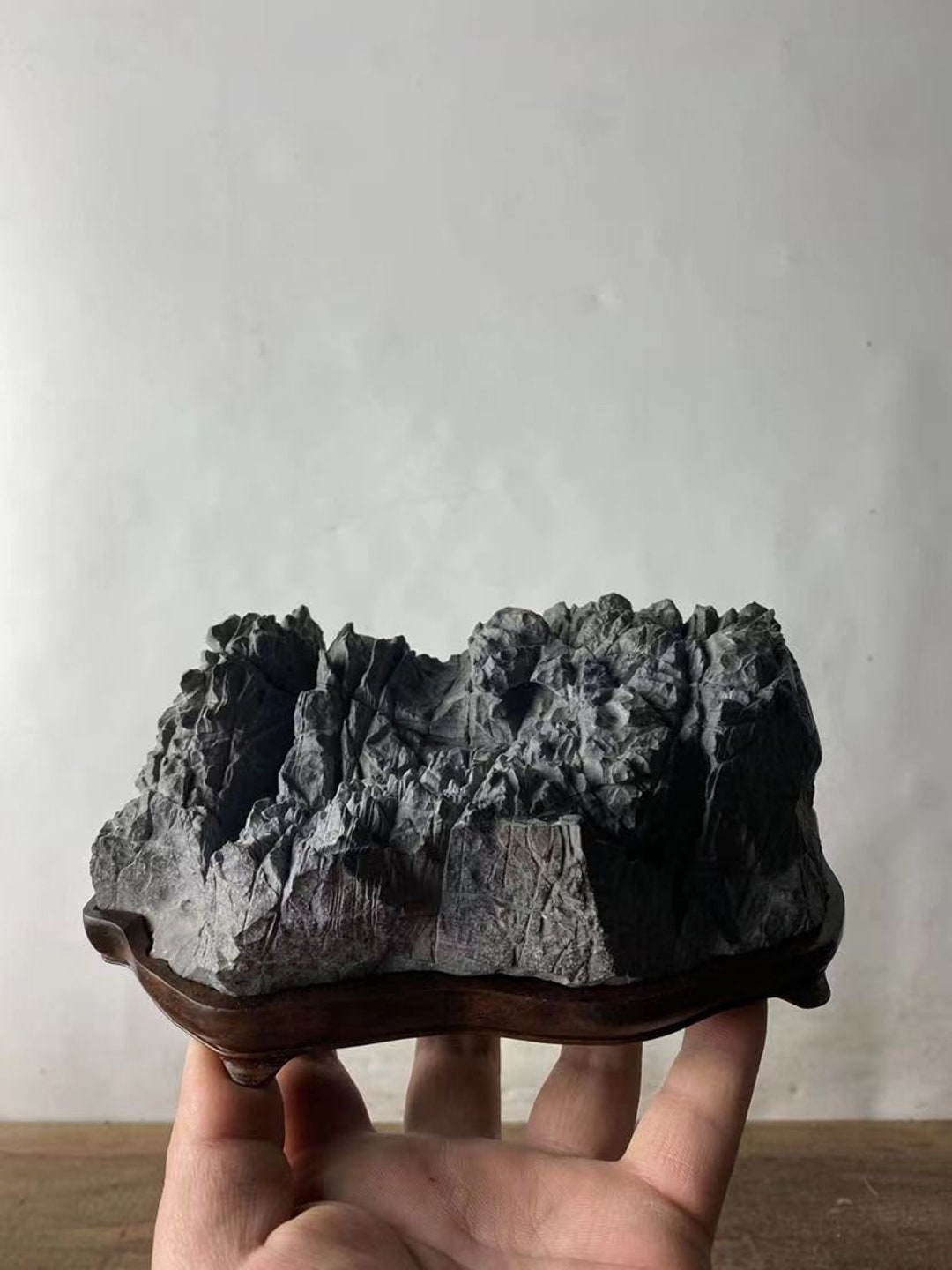 China Natural Stone Mountain Stones Bonsai Suiseki Lingbi Stone Stone ...