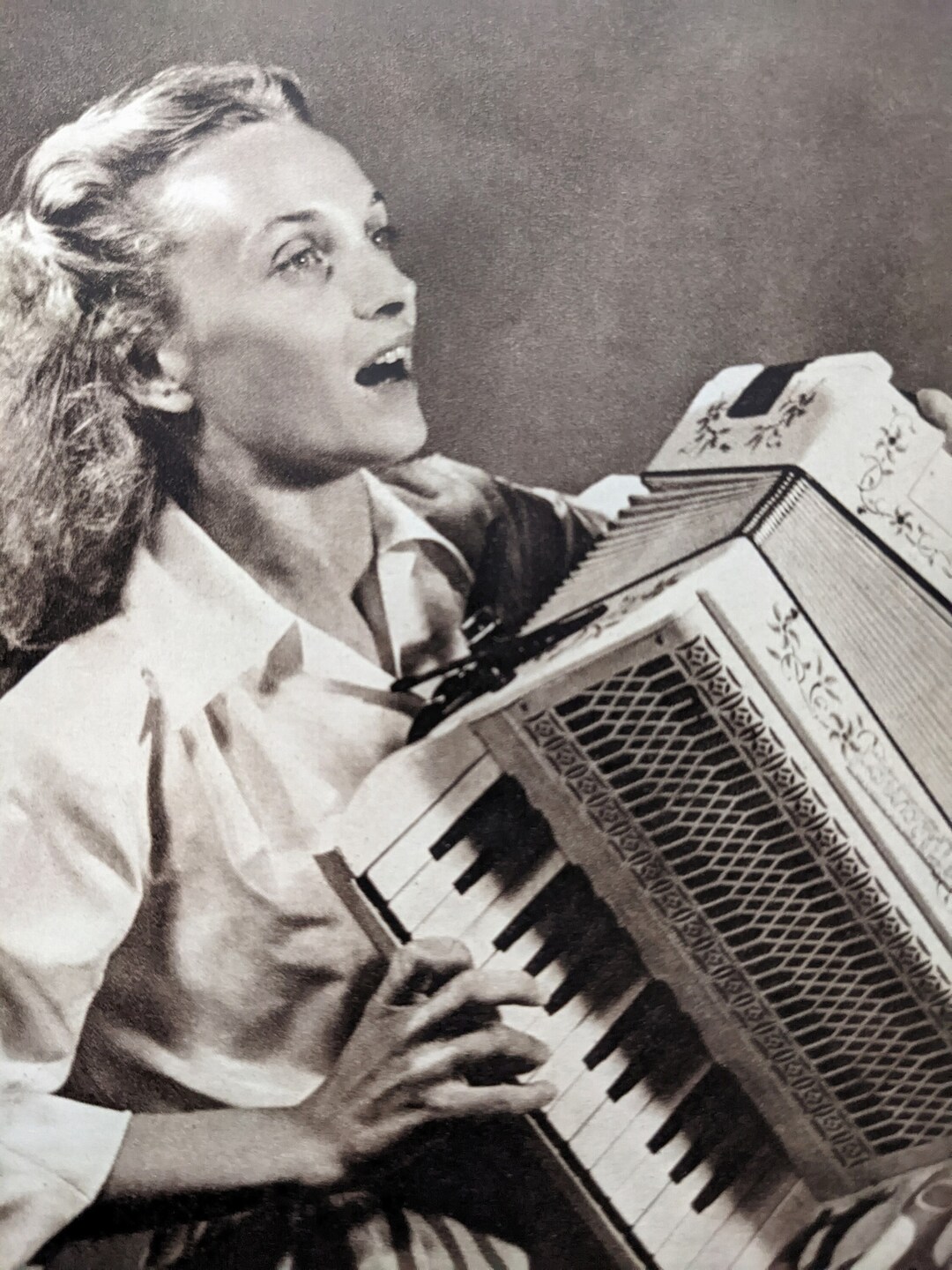 1948 the Street Singer Vintage Plate - Accordionist - Street Musician ...