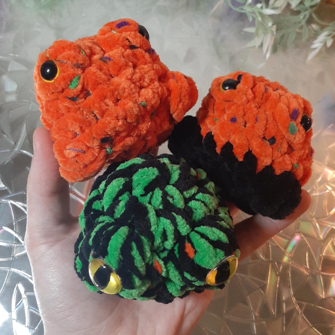 Spooky Halloween Pocket Frogs - Etsy