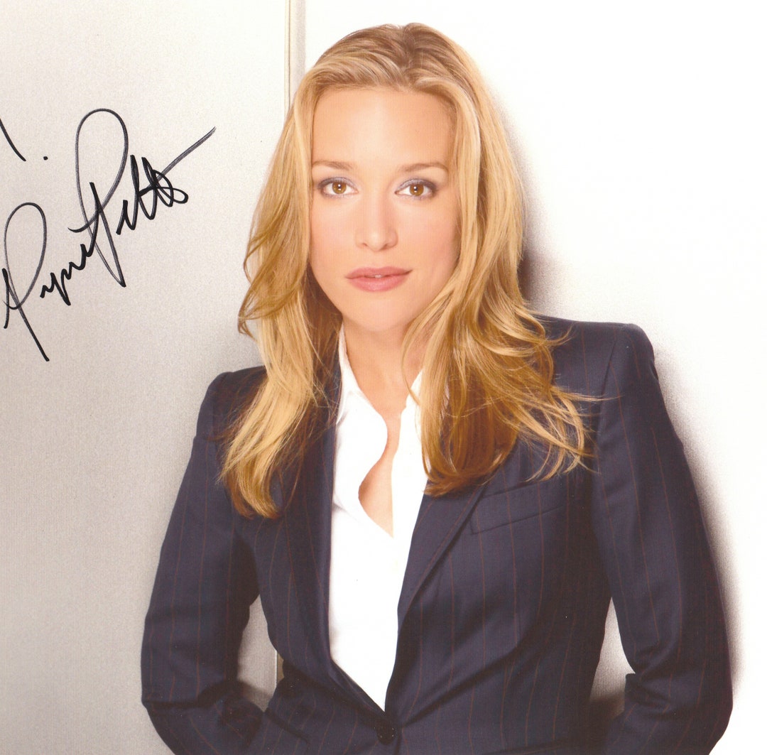 Piper Perabo covert Affairs Annie Walker Autographed 8.5x8.5 Matte ...