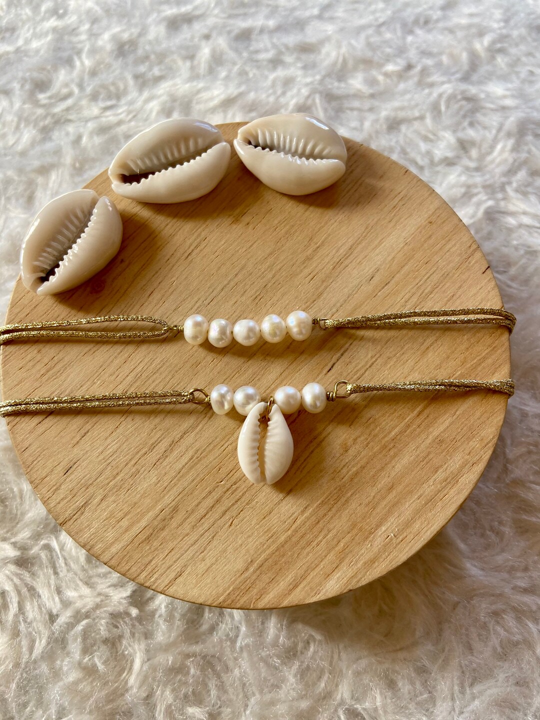 Fußkettchen mit Süßwasserperlen und Kauri-Muscheln - Etsy.de