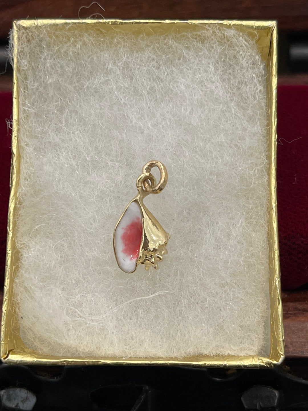 14k Solid Gold Mini Conch Shell Pendant - Etsy