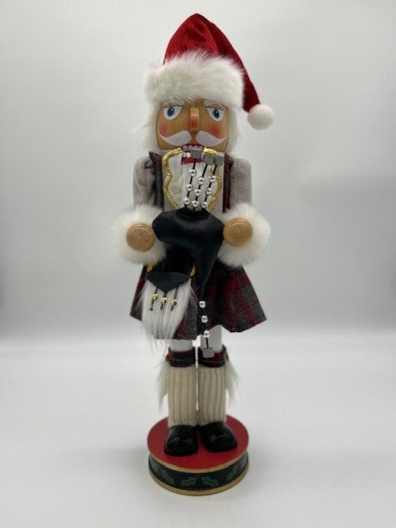 Nutcracker soldier gifts store