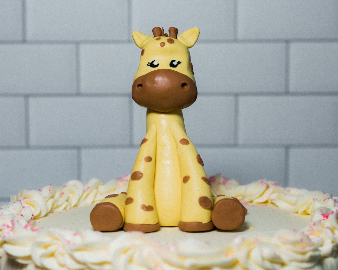 Fondant Giraffe Cake Topper — Birthday & Baby Shower Cake Decoration ...