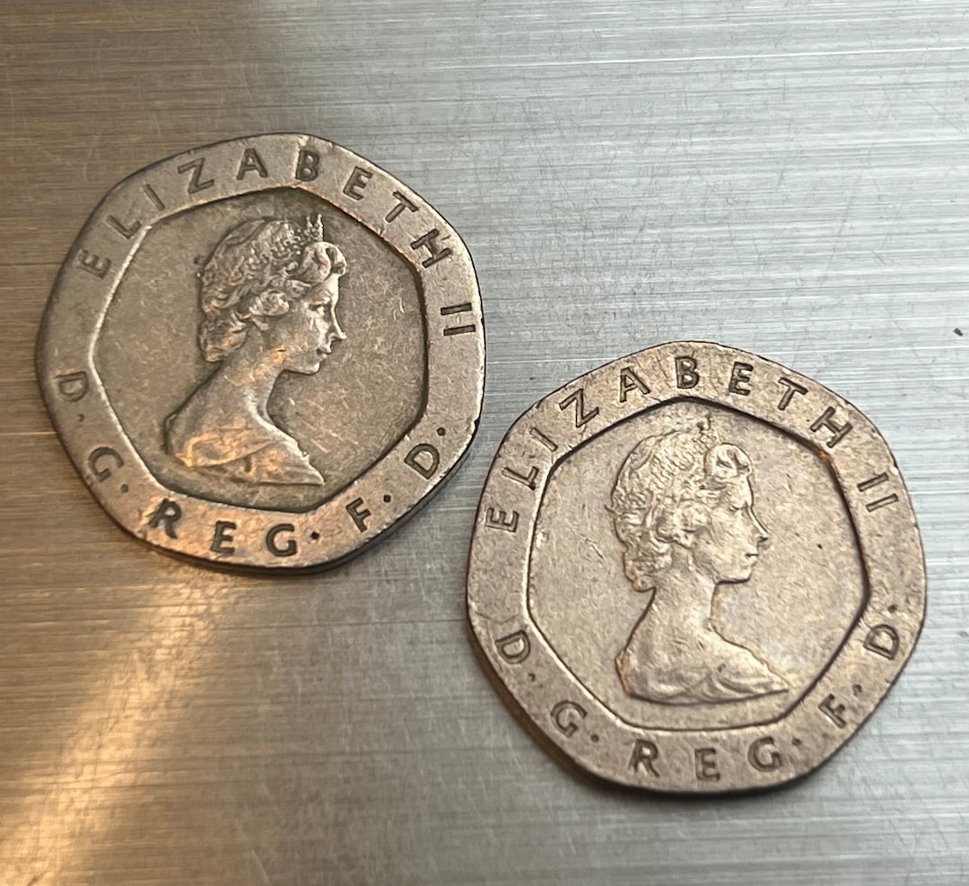 1982 Queen Elizabeth II Twenty Pence Tudor Rose Great Britain 20 Pence ...