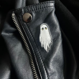 Golden Sheet Ghost Acrylic Pin // Gothic Pin // Witchy Pins - Etsy