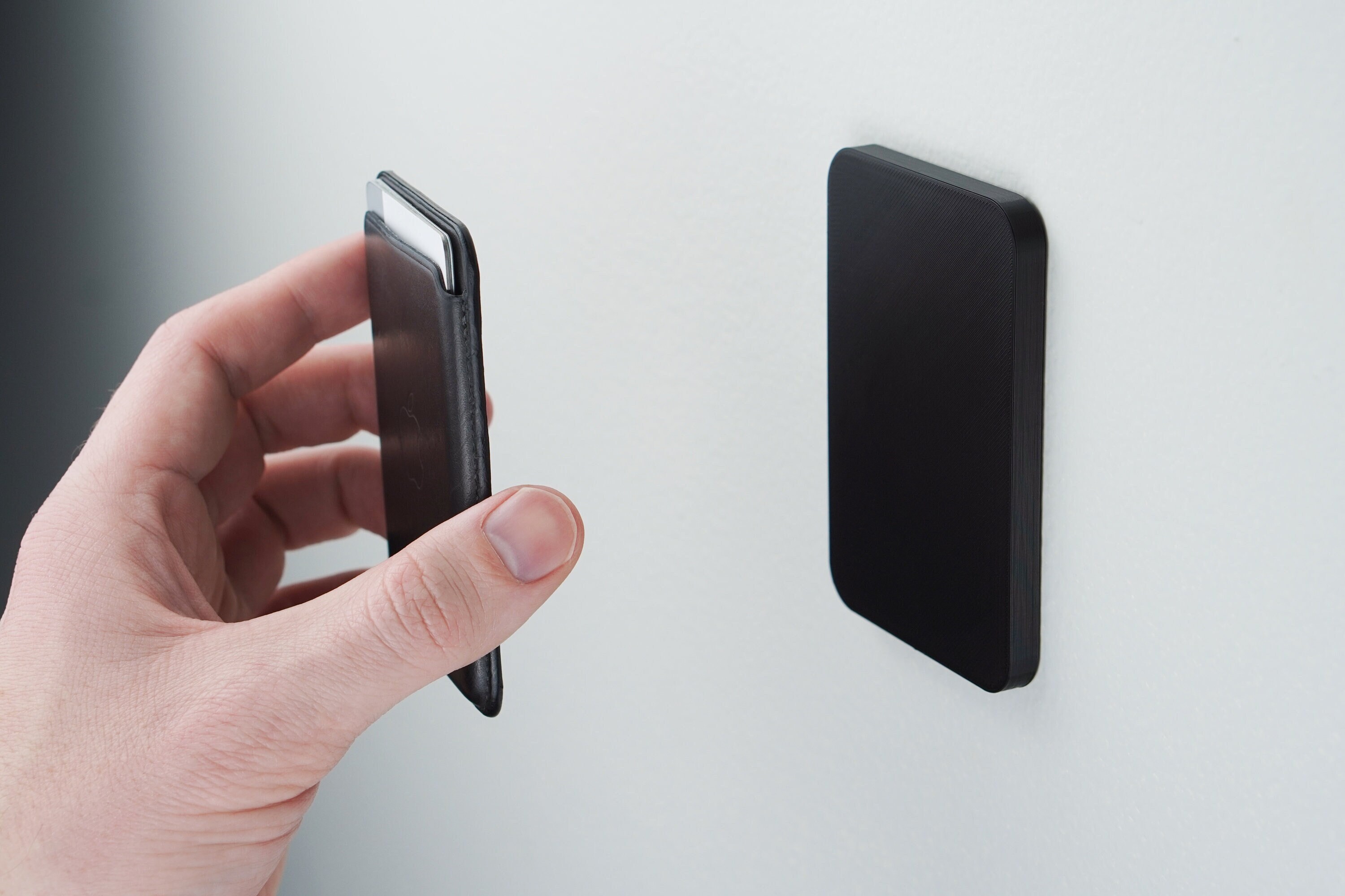 WL1 Wall Mounted Magnetic Dock for Magsafe Wallet - Etsy
