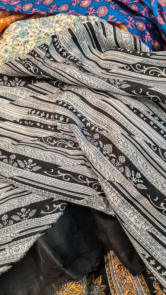 5 Yards of Pure Silk Fabric Pieces Vintage Sari Remnants Scrap Bundle ...