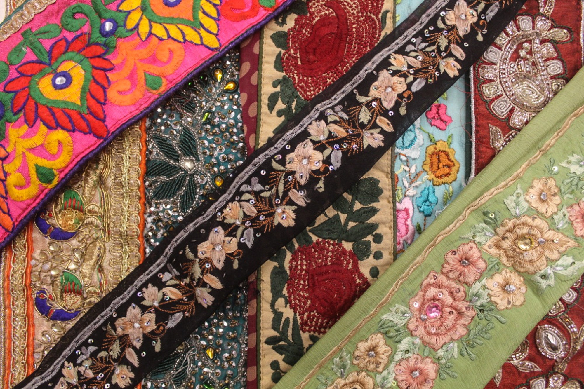 Wholesale Lot Sari Scraps Embellishments Swatch Saree Assorted Fabric ...