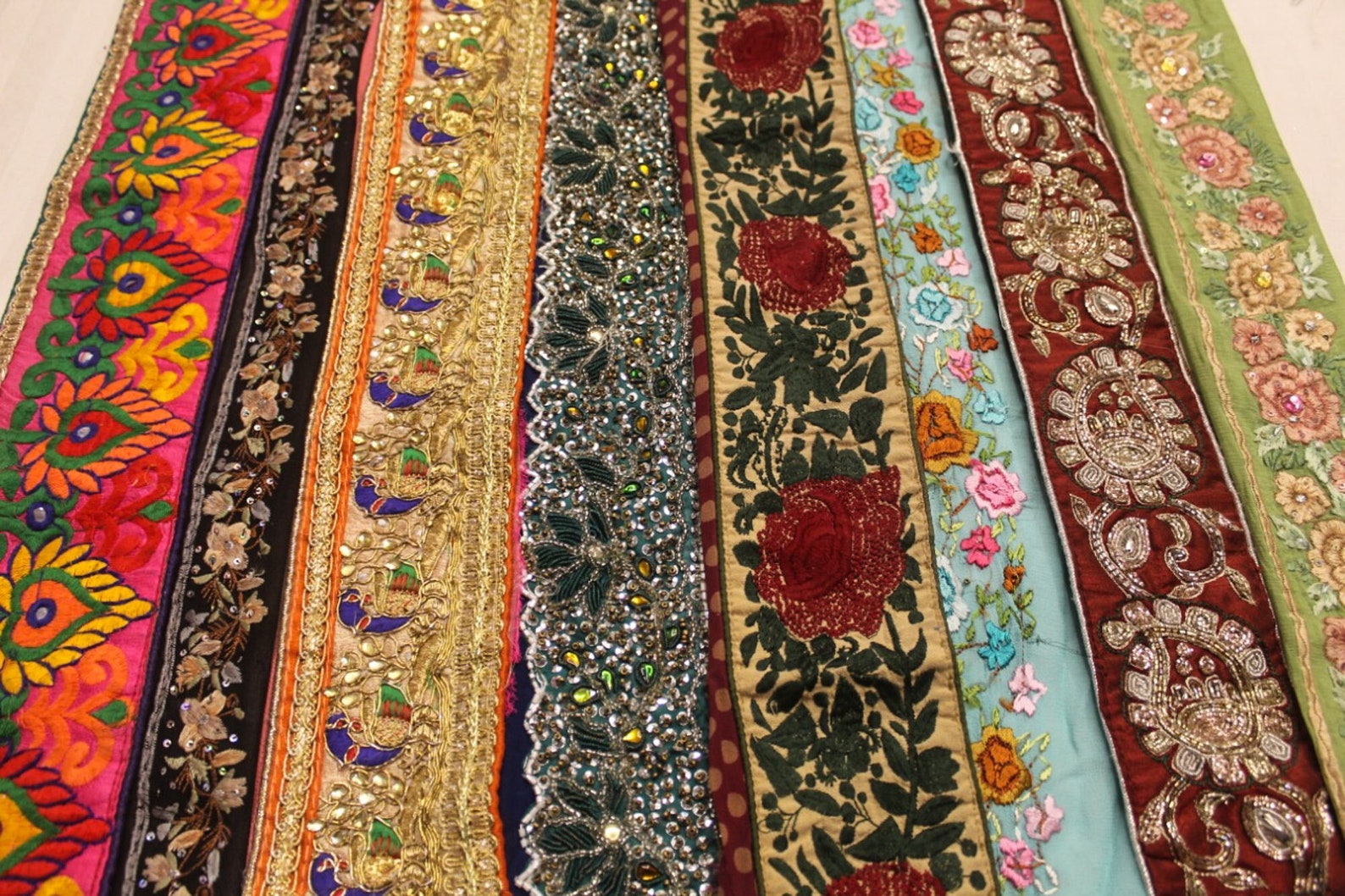Wholesale Lot Sari Scraps Embellishments Swatch Saree Assorted Fabric ...