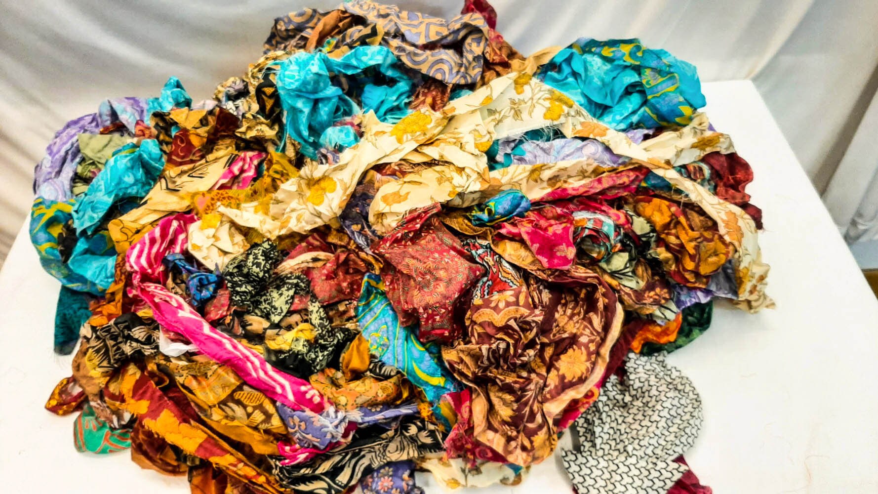 1 Kg Pure Silk Vintage Sari Fabric Grab Bag | Boho Scrap DIY Projects ...