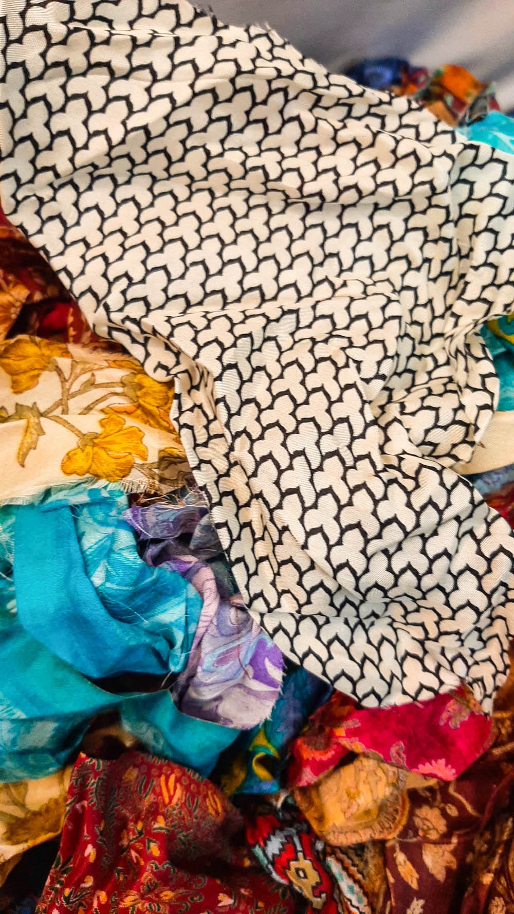 1 Kg Pure Silk Scraps JUMBO Grab Bag Snippets Recycled Upcycled Waste ...