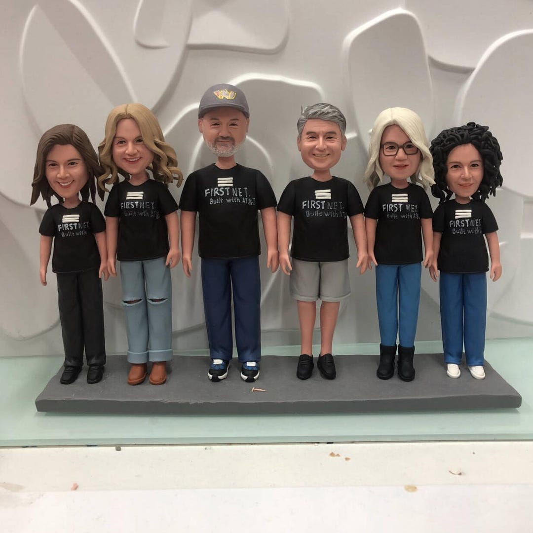 Bobblehead Friends,custom Bobblehead Colleague, Family Bobblehead Desk ...