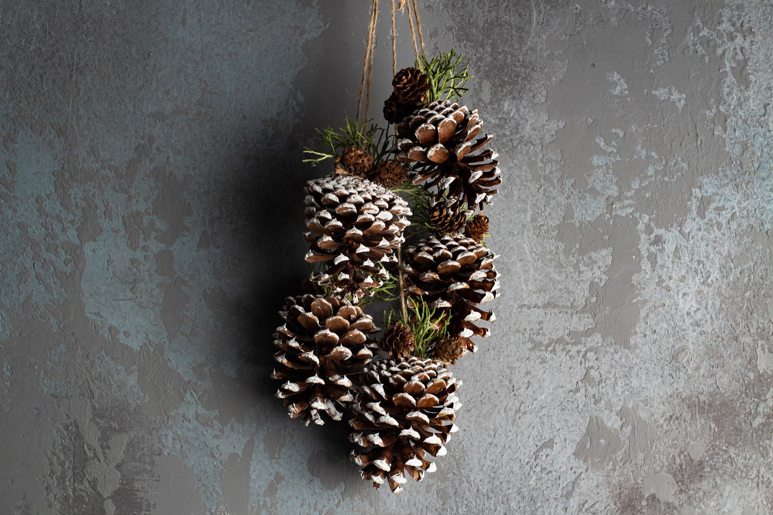 Natural Pine Cone Hanger for Christmas Door Decorating | Wall Decor ...
