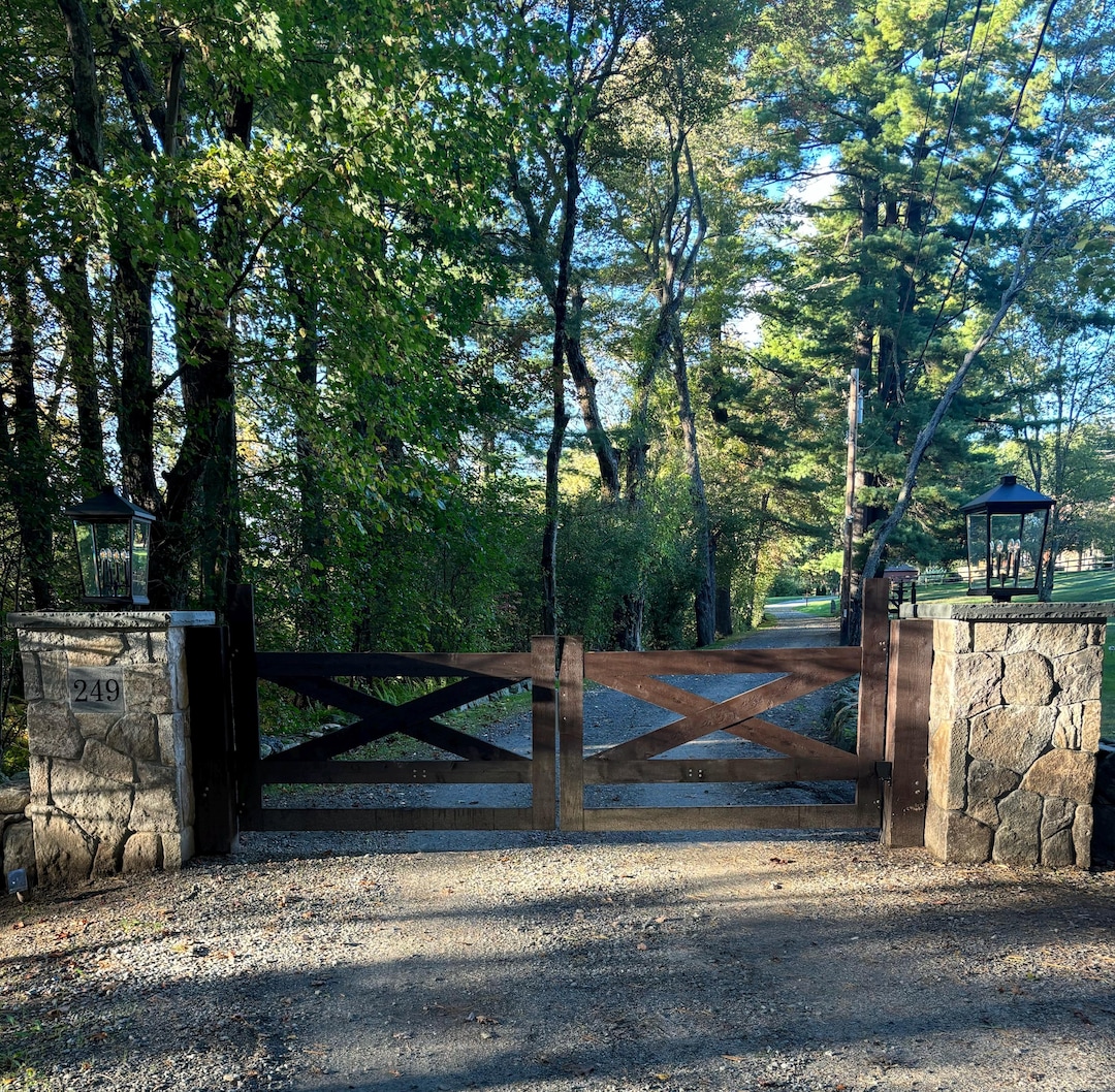 Western Red Cedar Driveway Gate: Handcrafted Half-lap Notching - Etsy
