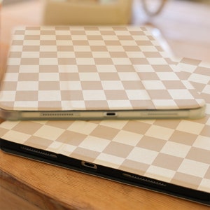 Brown Checkerboard Personalized iPad Cases for iPad Air 5 6 7 iPad 11 ...