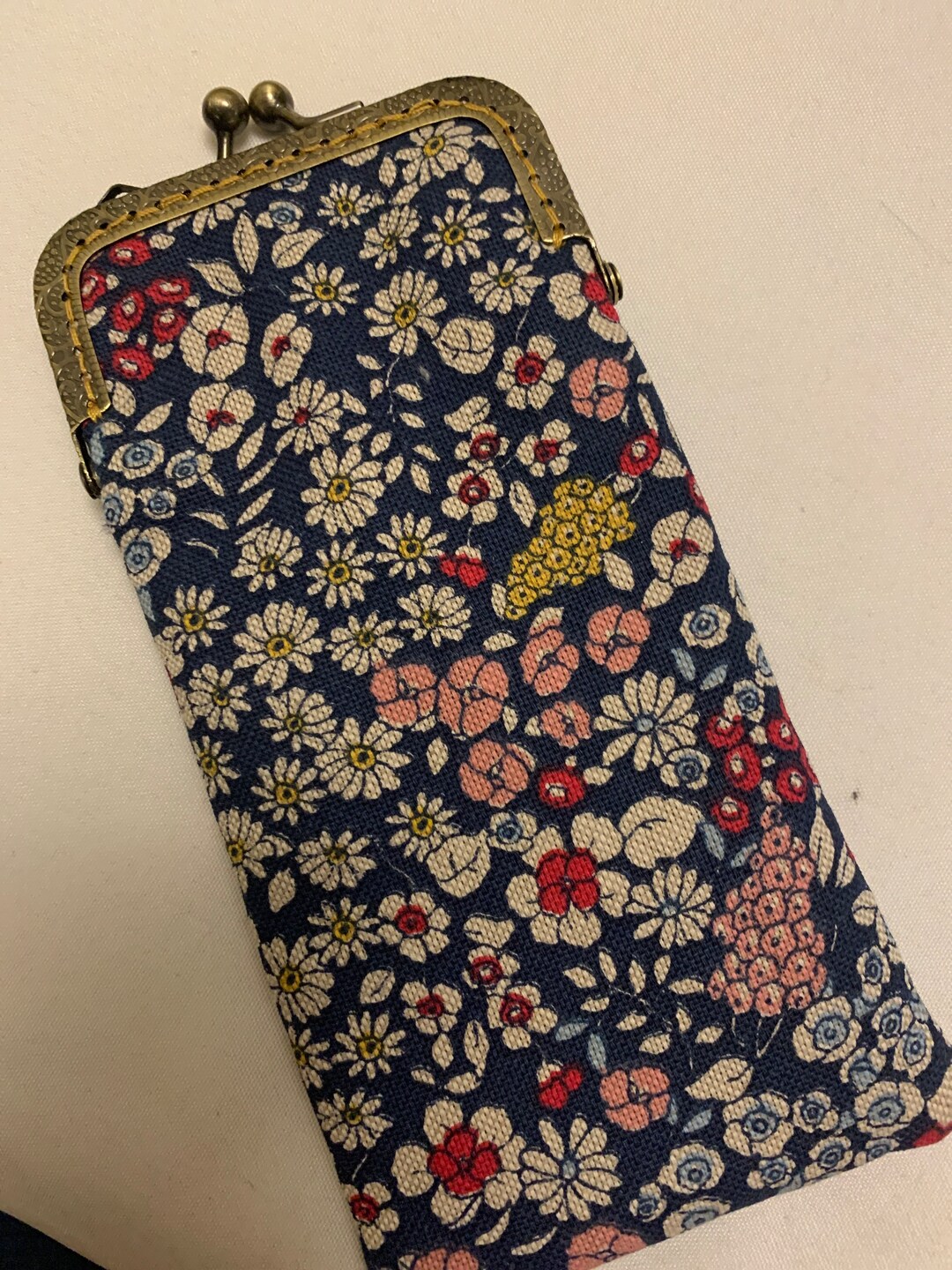 Beautiful Victorian Inspired Kiss Clasp Spectacle/ Glasses Case in a ...