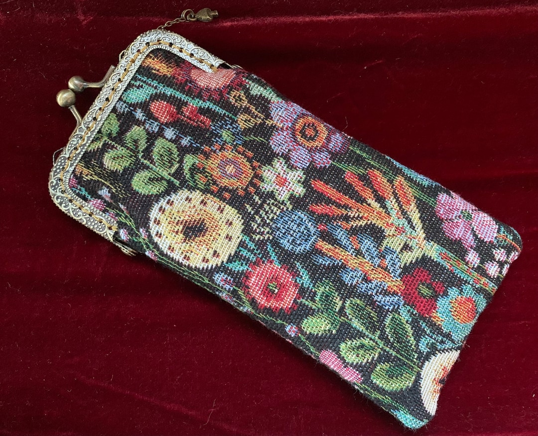 Beautiful Victorian Inspired Kiss Clasp Floral Tapestry Spectacle Case ...