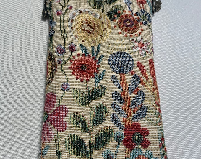 Beautiful Victorian Inspired Kiss Clasp Floral Tapestry Spectacle Case ...