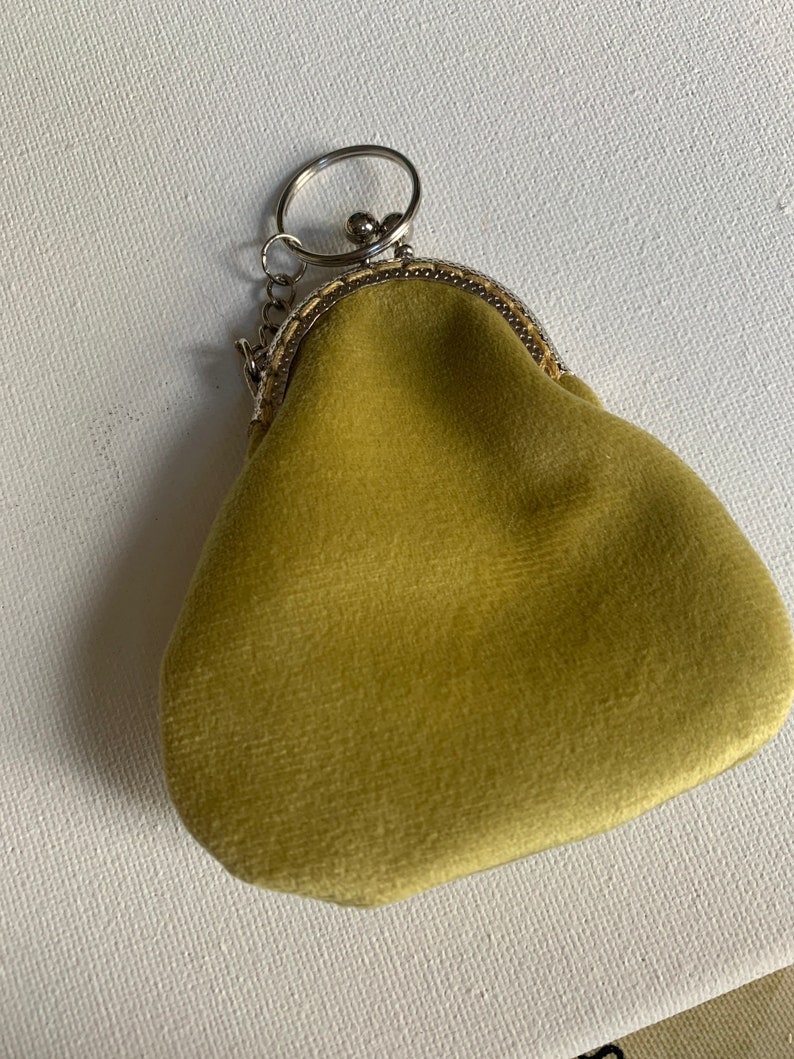 Victorian Inspired Kiss Clasp Velvet Coin Purse: Sandy Lime Keyring ...