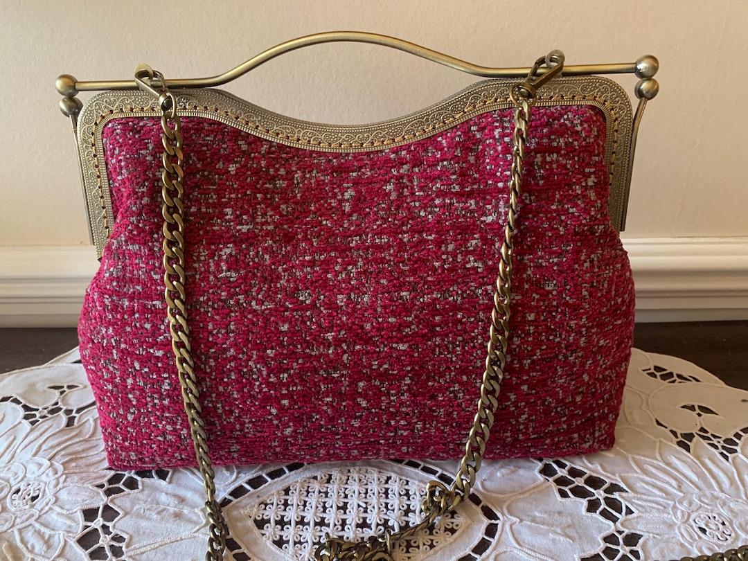 Beautiful Victorian Inspired Kiss Clasp Handbag in a Cerise Pink With ...