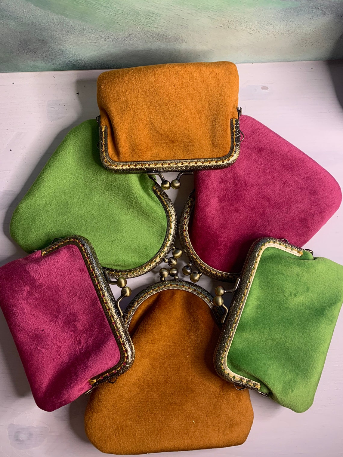 Beautiful Victorian Inspired Kiss Clasp Purse in an Apple - Etsy UK