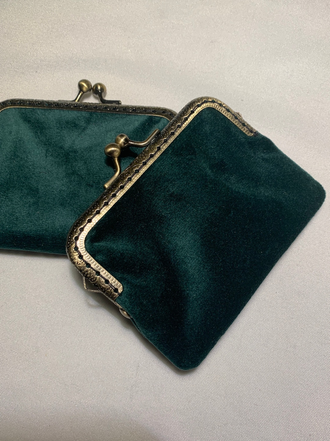 Victorian Inspired Velvet Kiss Clasp Coin Purse: Forest Green Credit ...