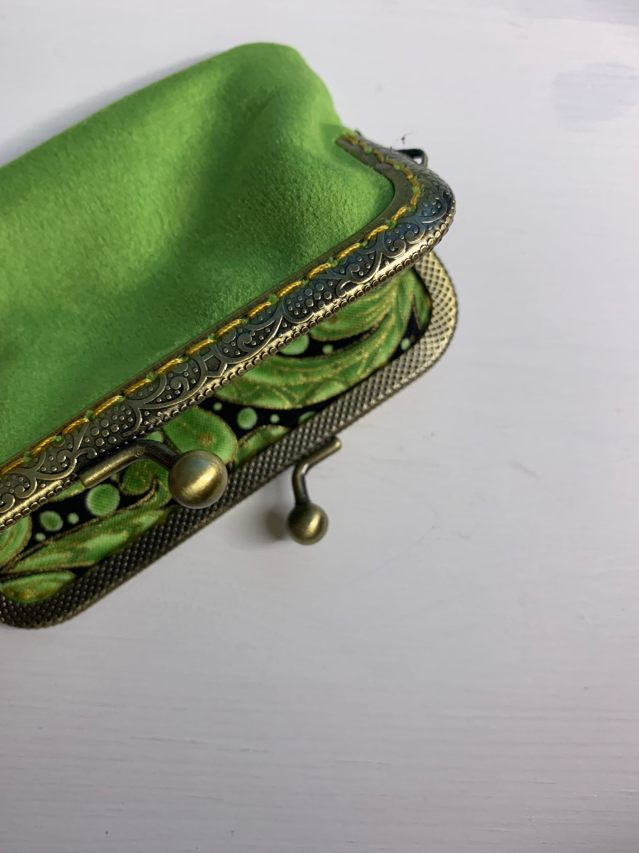 Beautiful Victorian Inspired Kiss Clasp Purse in an Apple - Etsy UK