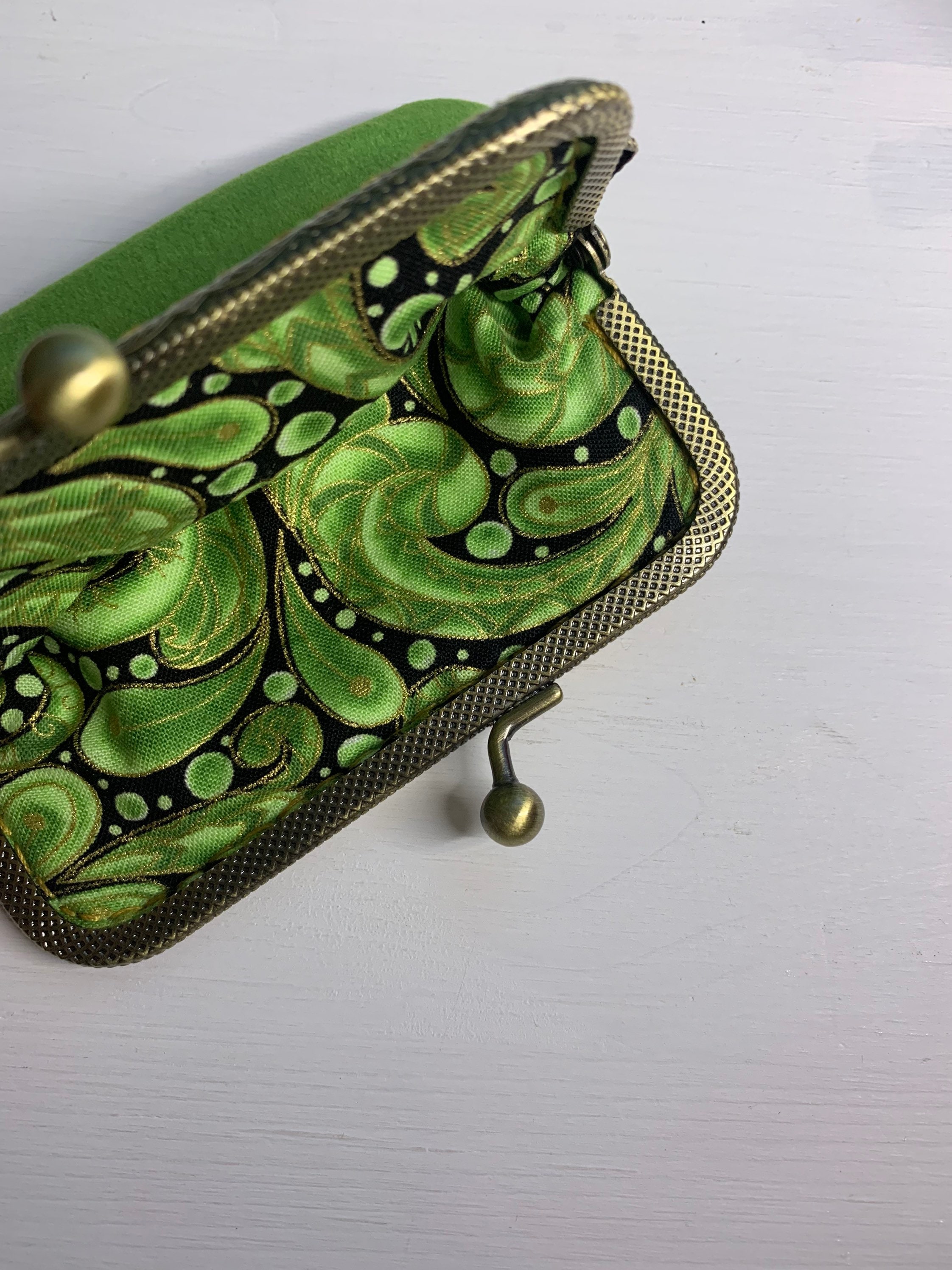 Beautiful Victorian Inspired Kiss Clasp Purse in an Apple - Etsy UK