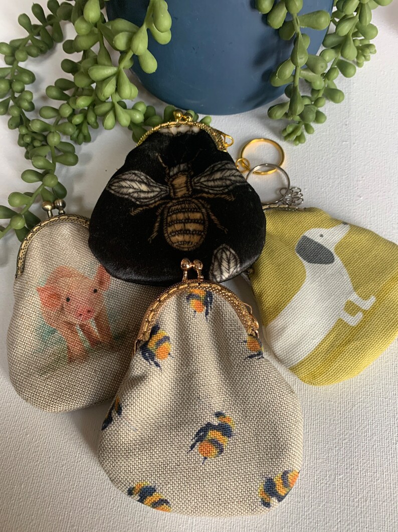 Victorian Inspired Kiss Clasp Velvet Coin Purse: Sandy Lime Keyring ...
