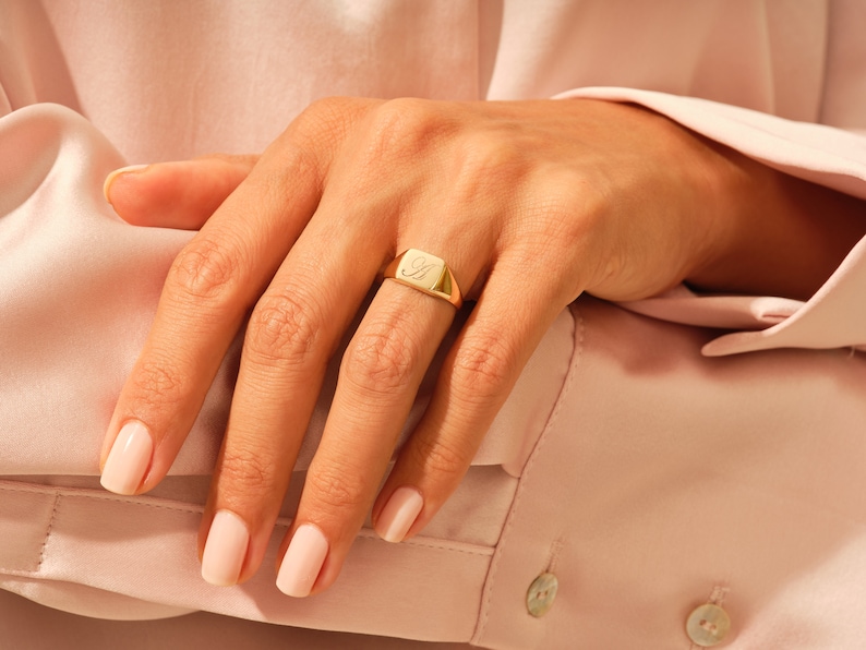 14k Solid Gold Square Signet Ring / Engraved Square Signet - Etsy