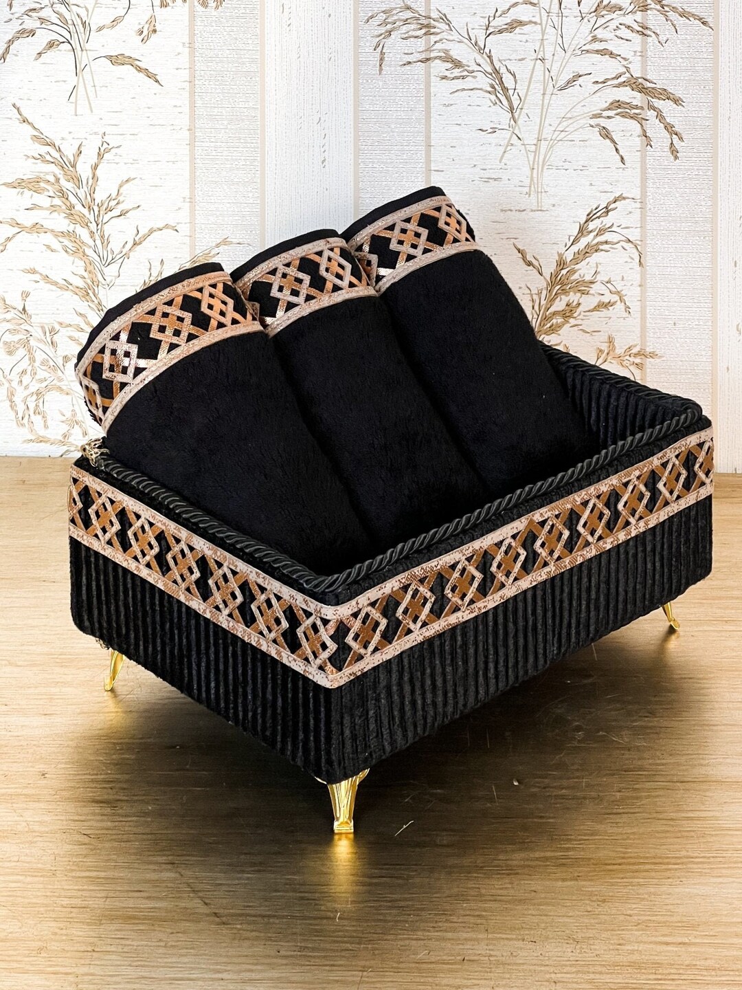 Tara Exclusive Towel Box Set | Elegant Luxury Decorative Celtic Towel ...