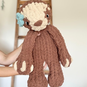 SYDNEY SLOTH / Full Video Tutorial / Finger Knit Sloth Snuggler ...