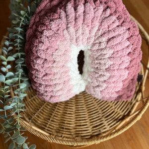 Milaney Rainbow Pillow Tutorial / Pattern, Finger Knitting / DIY ...