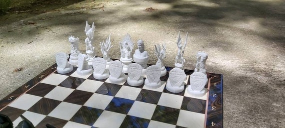 Game of Thrones Chess Set W Game of Thrones With Board - Etsy
