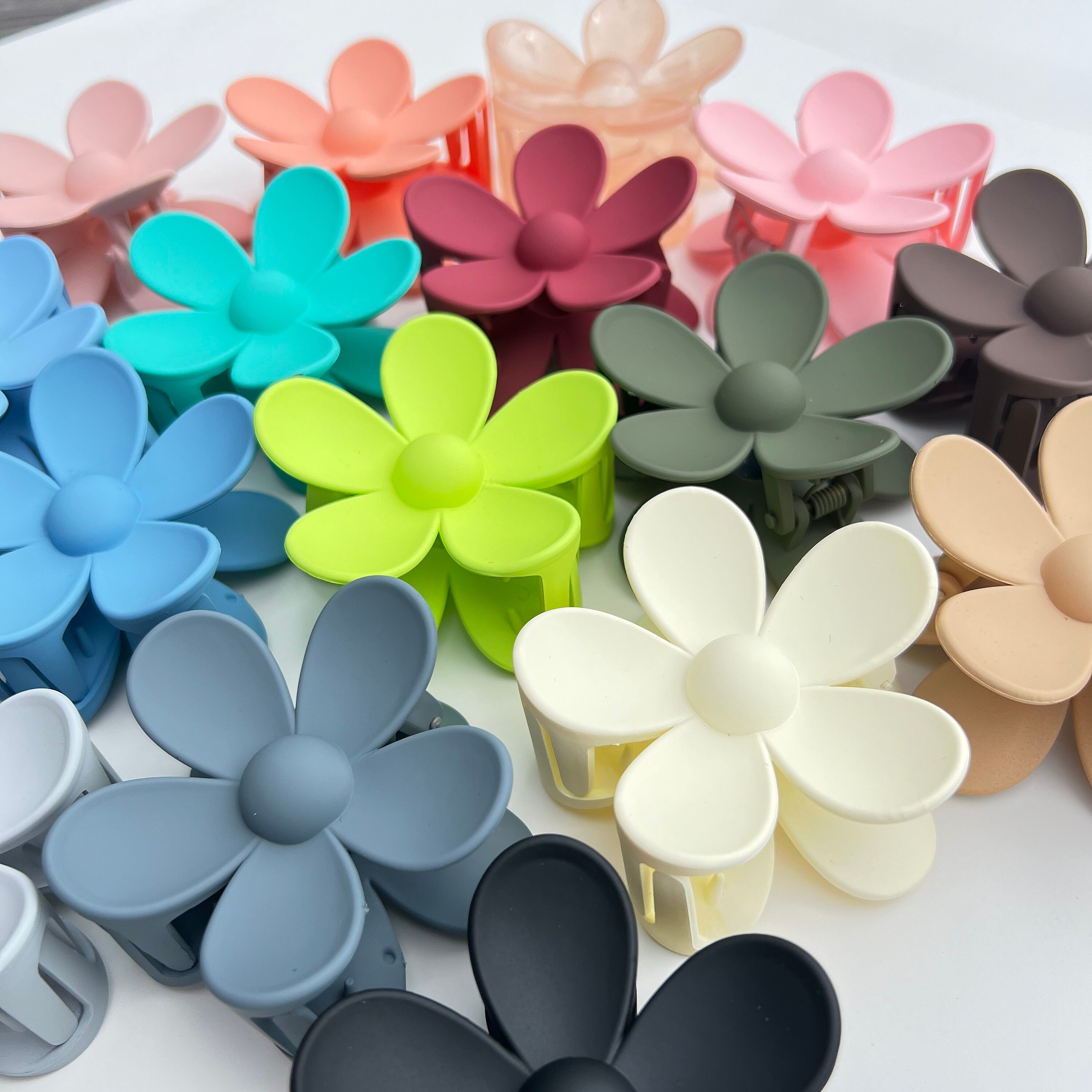 Hair Claw, Daisy Hair Claw, Floral Hair Clips, Colored Hair Clip ...