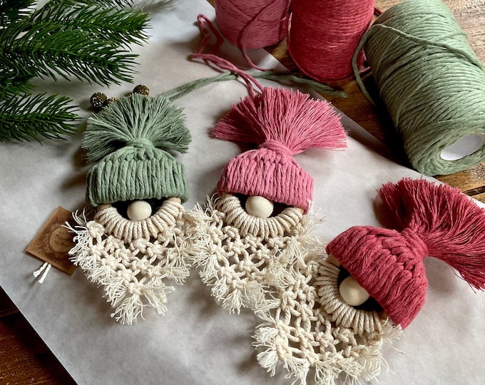 Small Macrame Gnome / Macrame Christmas Gnome / Macrame Gnome / Macrame ...