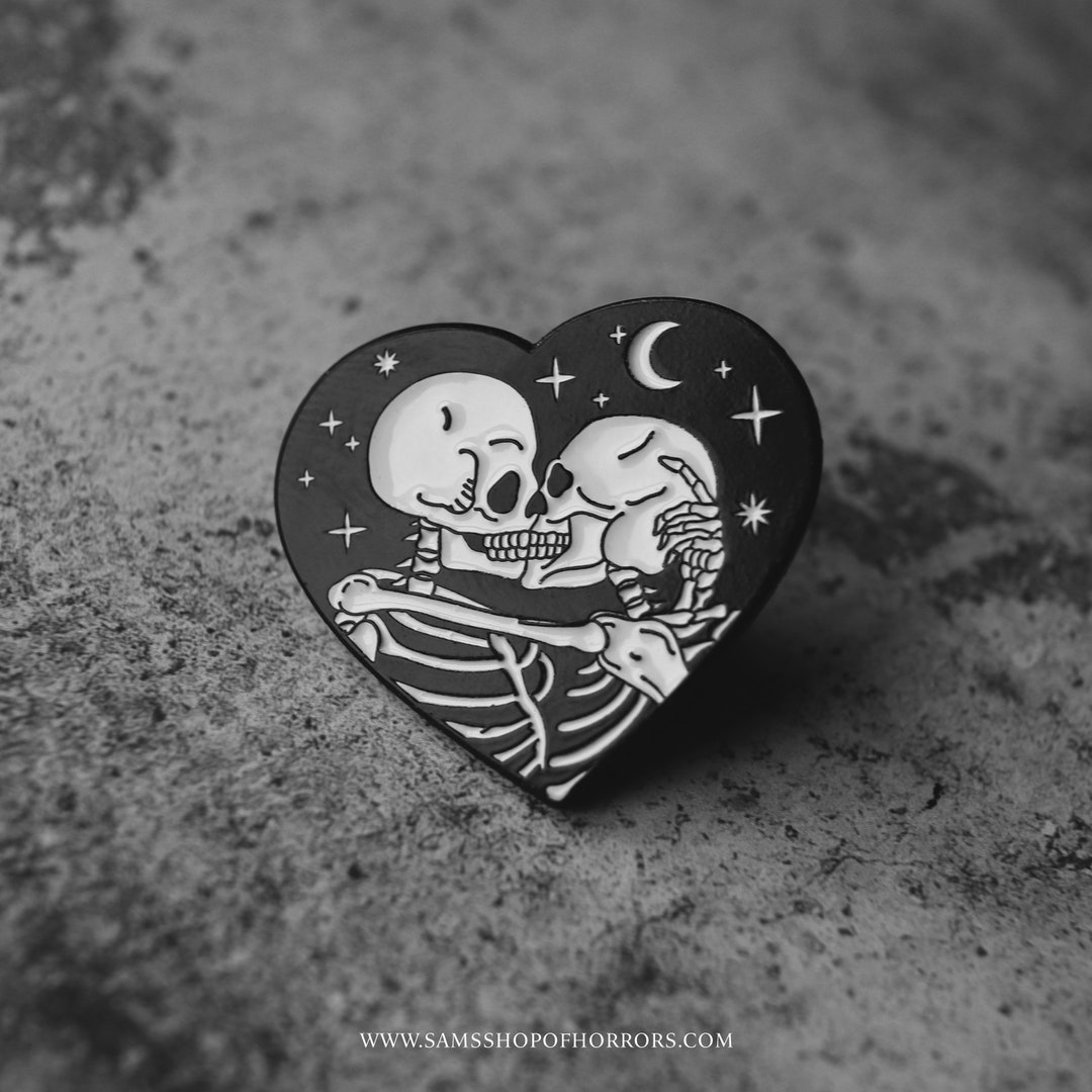 Kissing Skeletons Pin Gothic Skull Love Romantic Accessories - Etsy