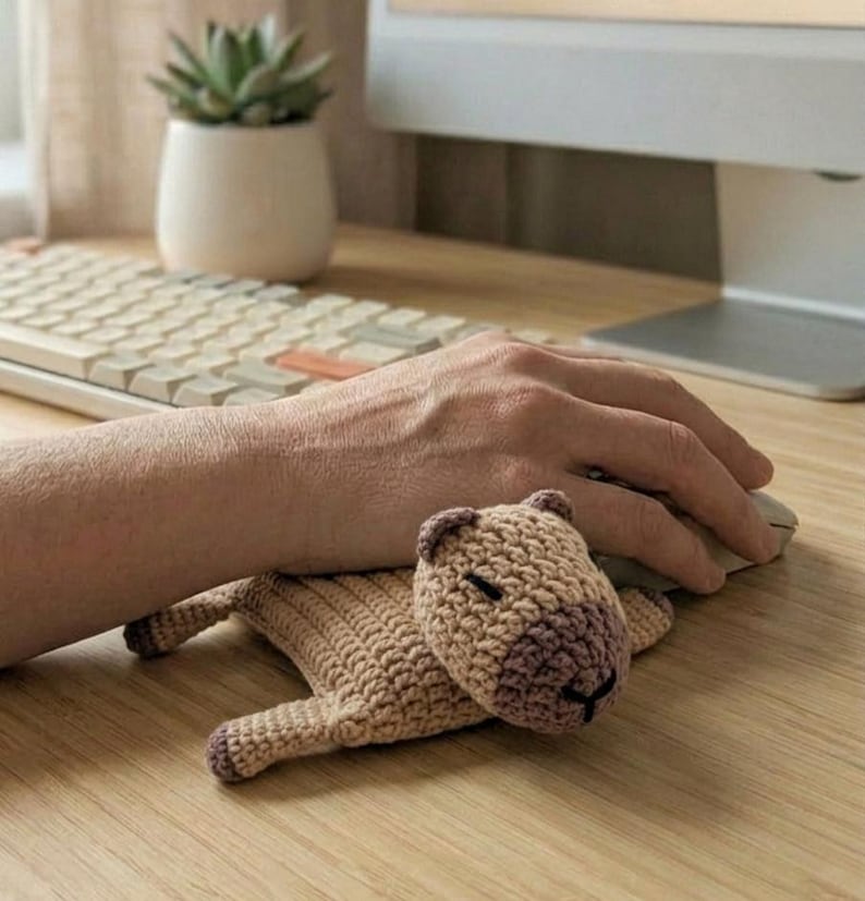 Crochet Capybara Wrist Rest, Ergonomic Mouse Cushion - New Job Gift - Etsy
