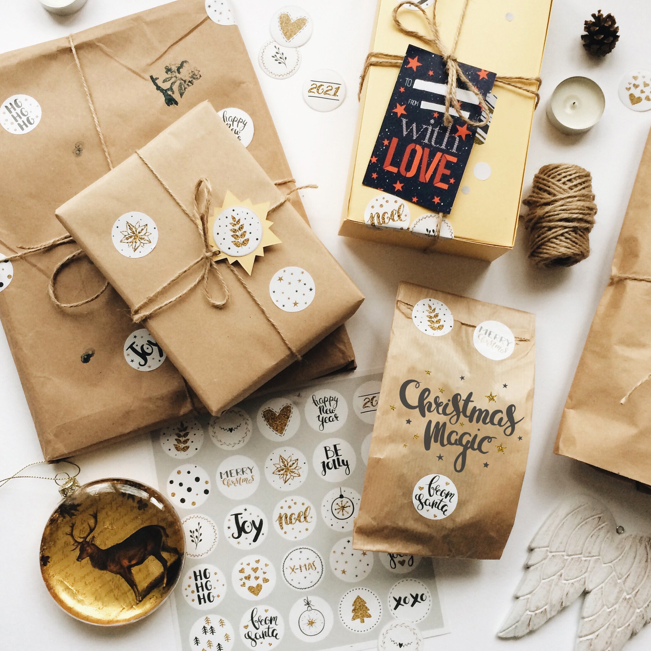 Christmas Printable Sticker Sheet. Round Golden Christmas Stickers ...