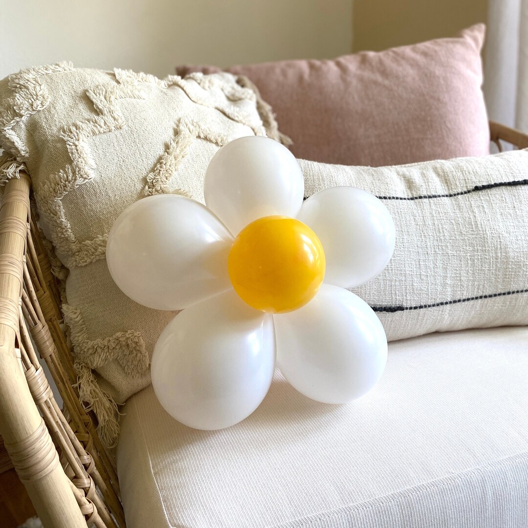Classic Daisy Balloon Kit White and Yellow Flower Balloons Groovy Party ...